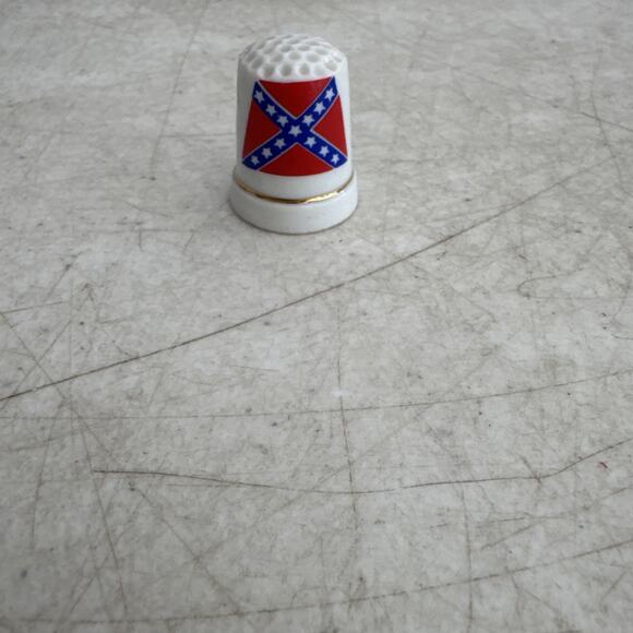 Art | Porcelain Red Blue And White Flag Thimble With Golden Decorative ...